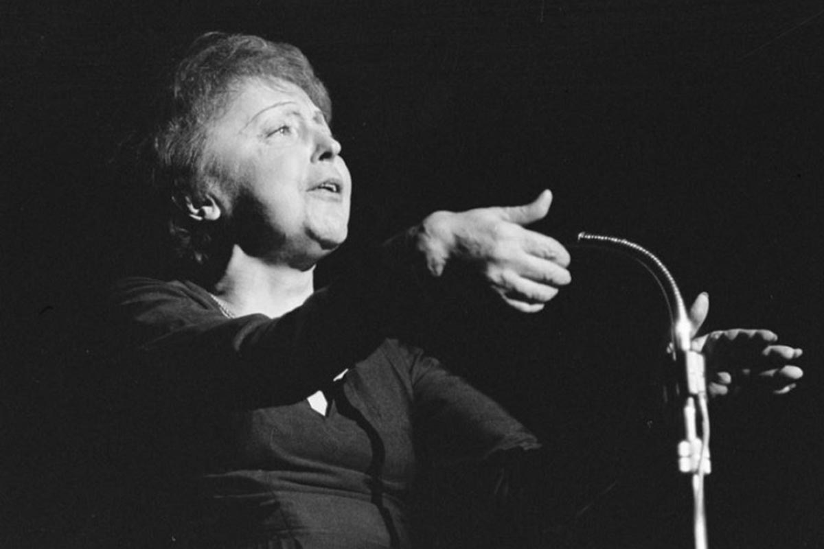 Singing Posture - Important Of Good Singing Posture - Phamox Music