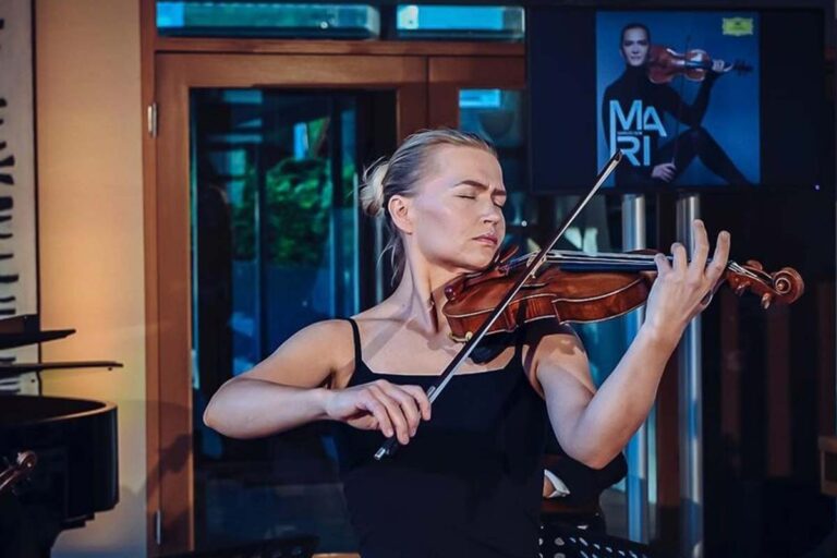 Mari Samuelsen - Norwegian Violin Virtuoso - Phamox Music