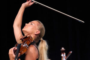 Mari Samuelsen - Norwegian Violin Virtuoso - Phamox Music