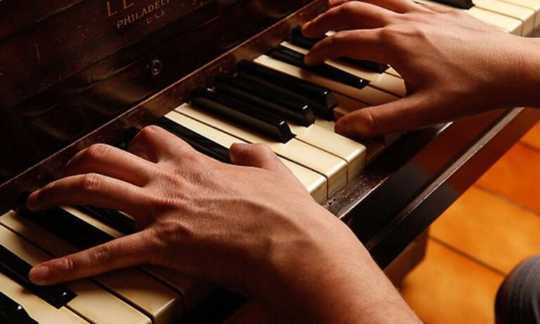 Music Conducting - The Role Of The Conductor In Music - Phamox Music